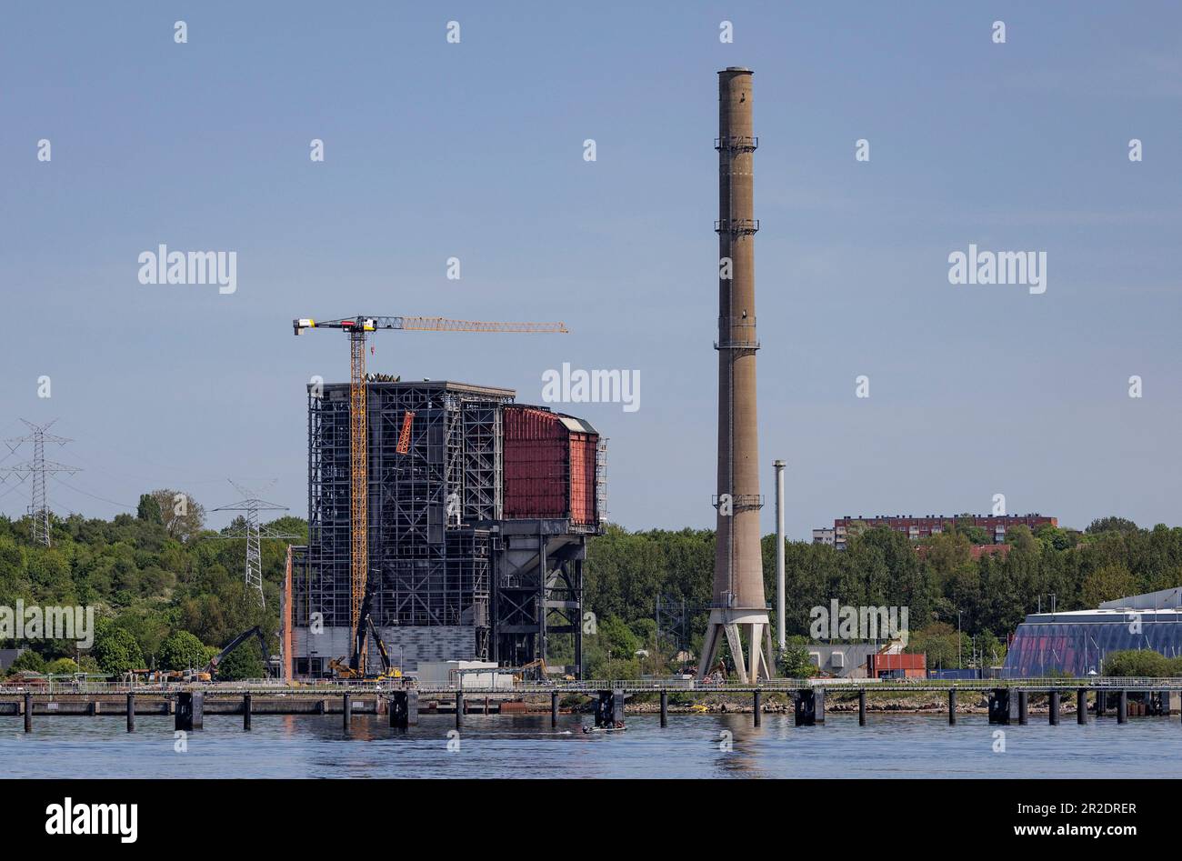 Kiel, Germany. 18th May, 2023. The sun falls on the smokestack and the ...