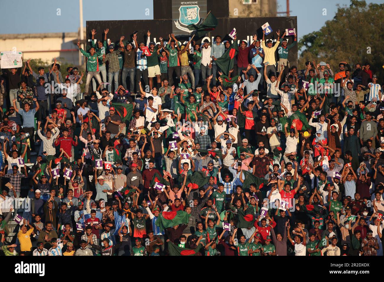 Crowd of the cricket fans during the Bangladesh-India third One Day ...