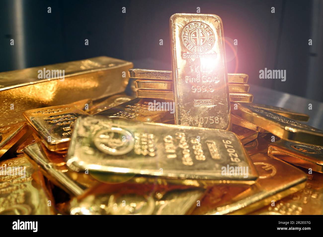 000 gold bars hi-res stock photography and images - Alamy