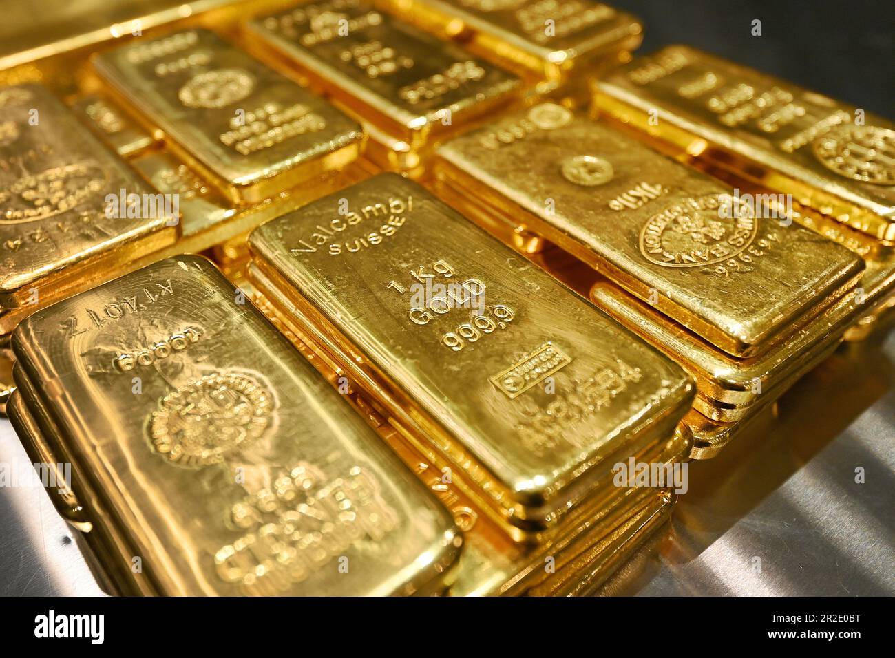 Munich, Deutschland. 19th May, 2023. 1kg kg gold bars worth approx ...