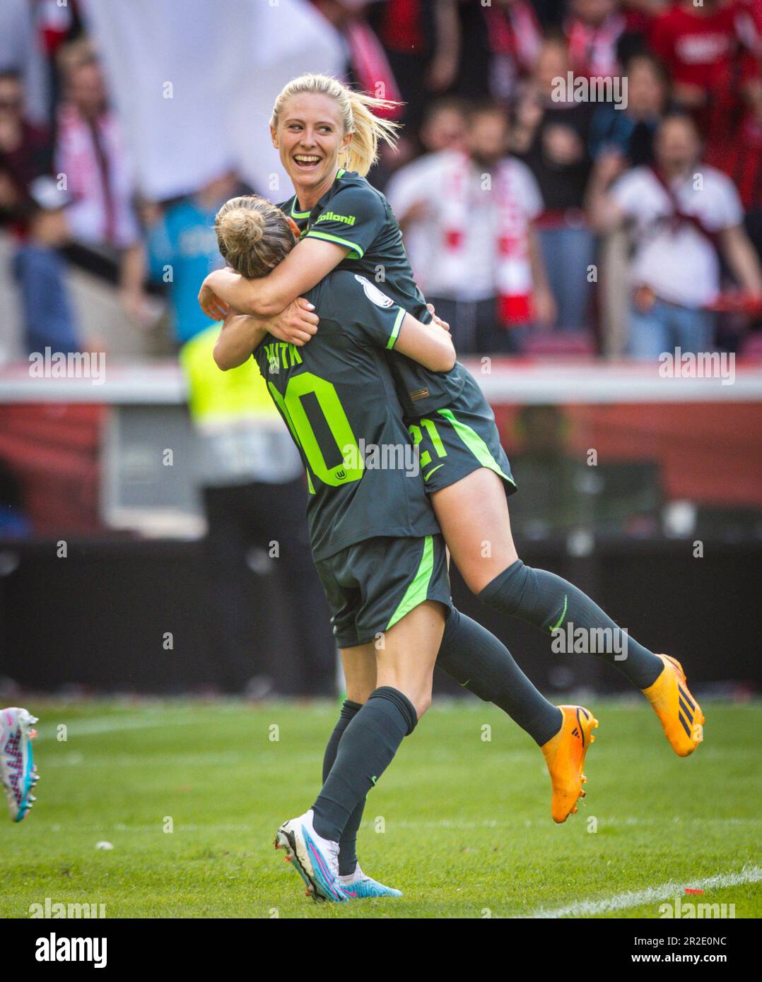 Köln, Germany. 18th Mai, 2023. Torjubel: Svenja Huth und Rebecka ...