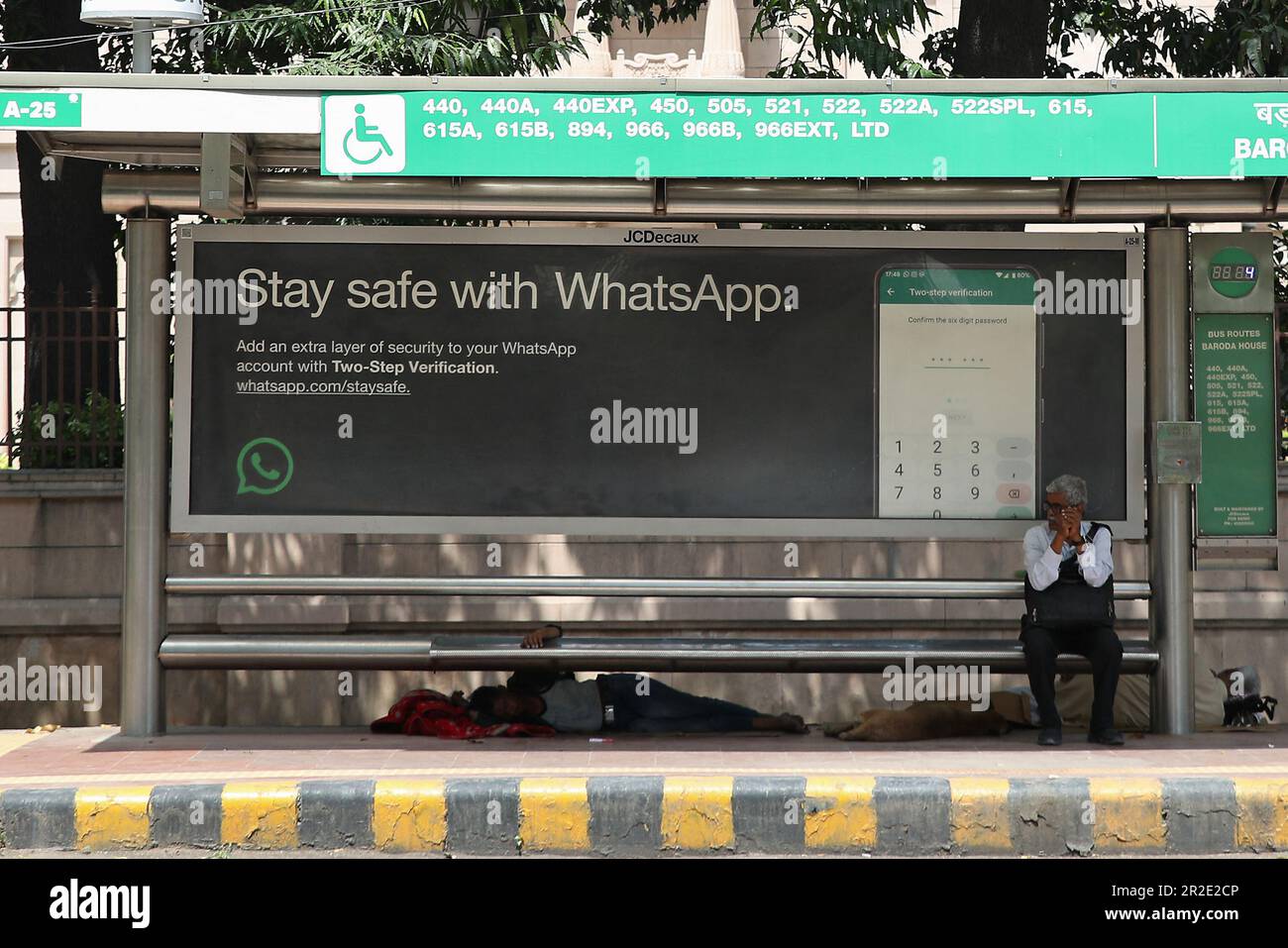 Bus stop new delhi india hi-res stock photography and images - Alamy