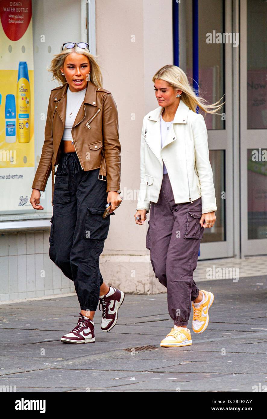 Trendy people in dundee city centre hi-res stock photography and images ...