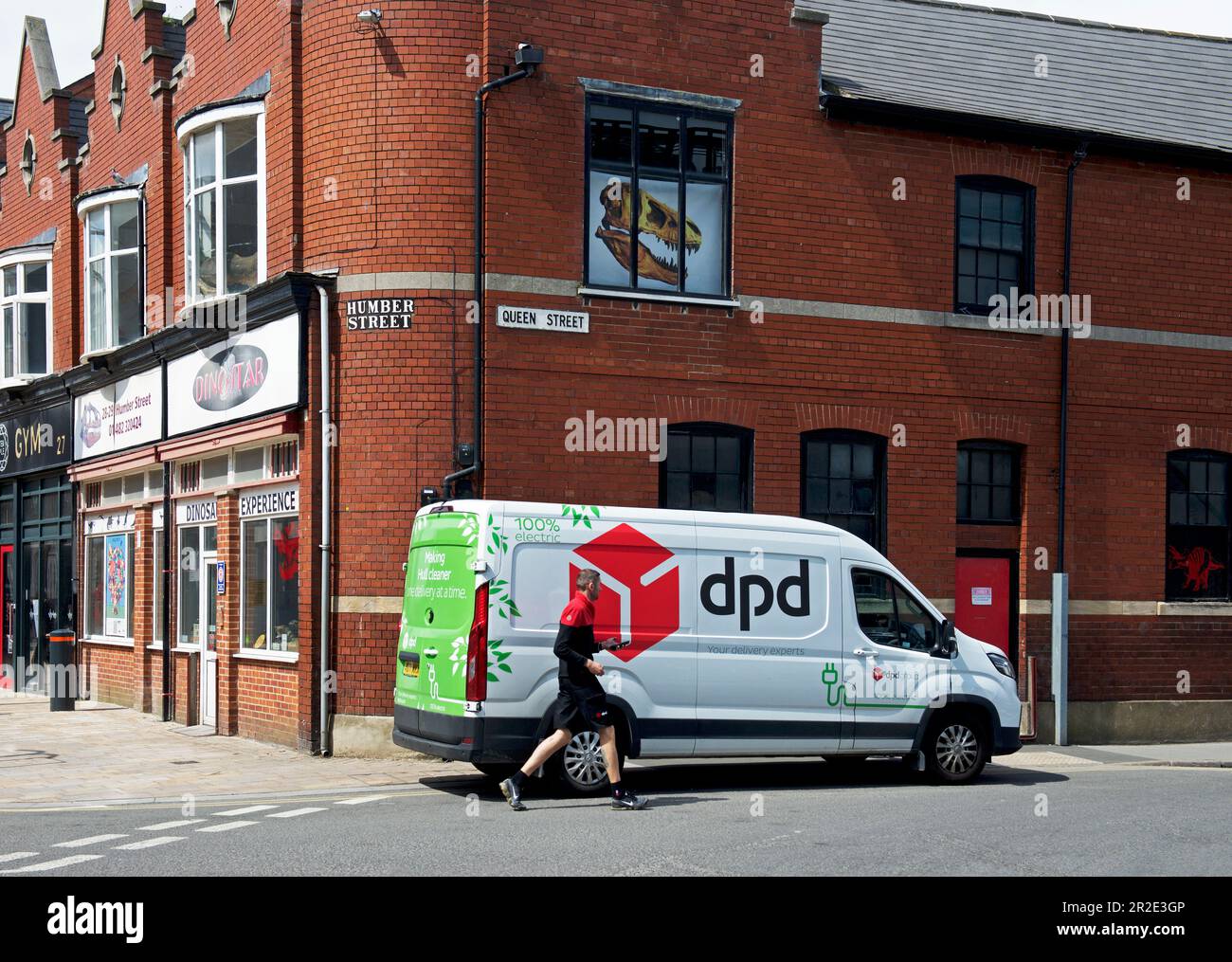 Dpd delivery driver hi-res stock photography and images - Alamy