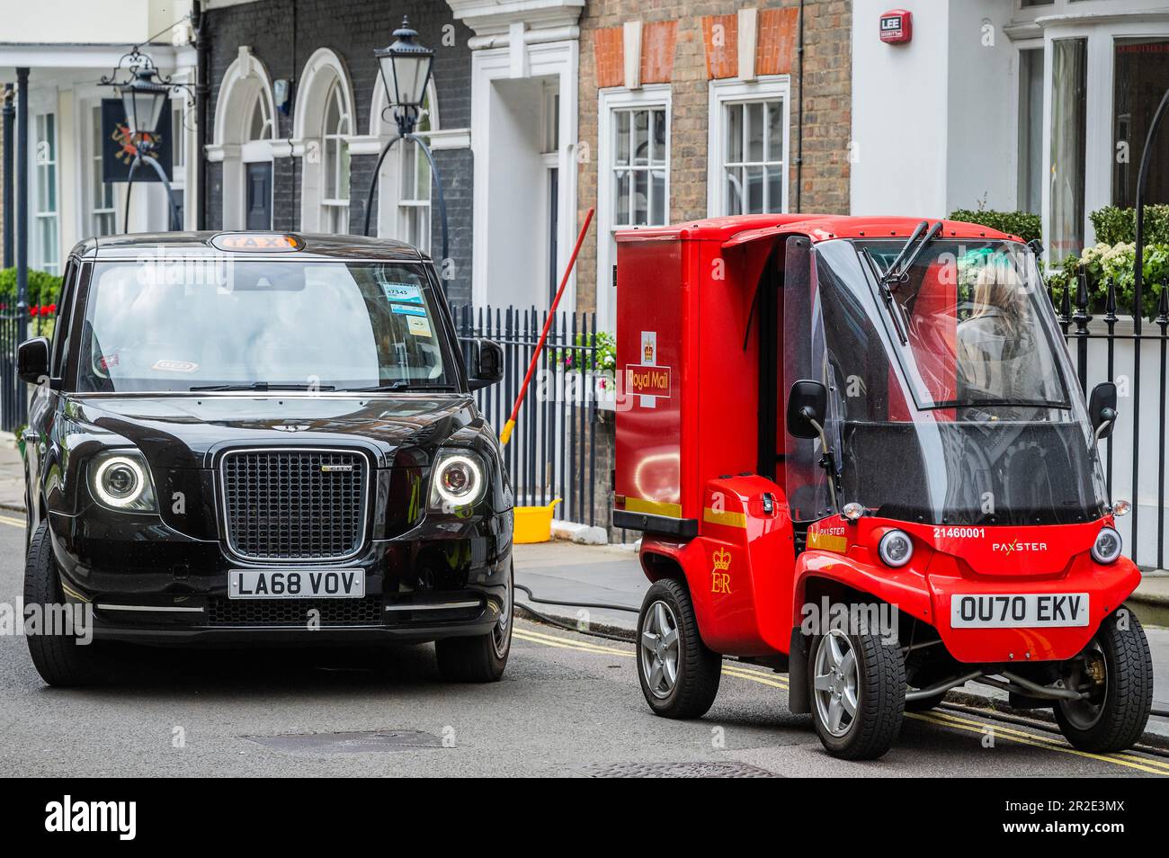 Service bell round hi-res stock photography and images - Alamy