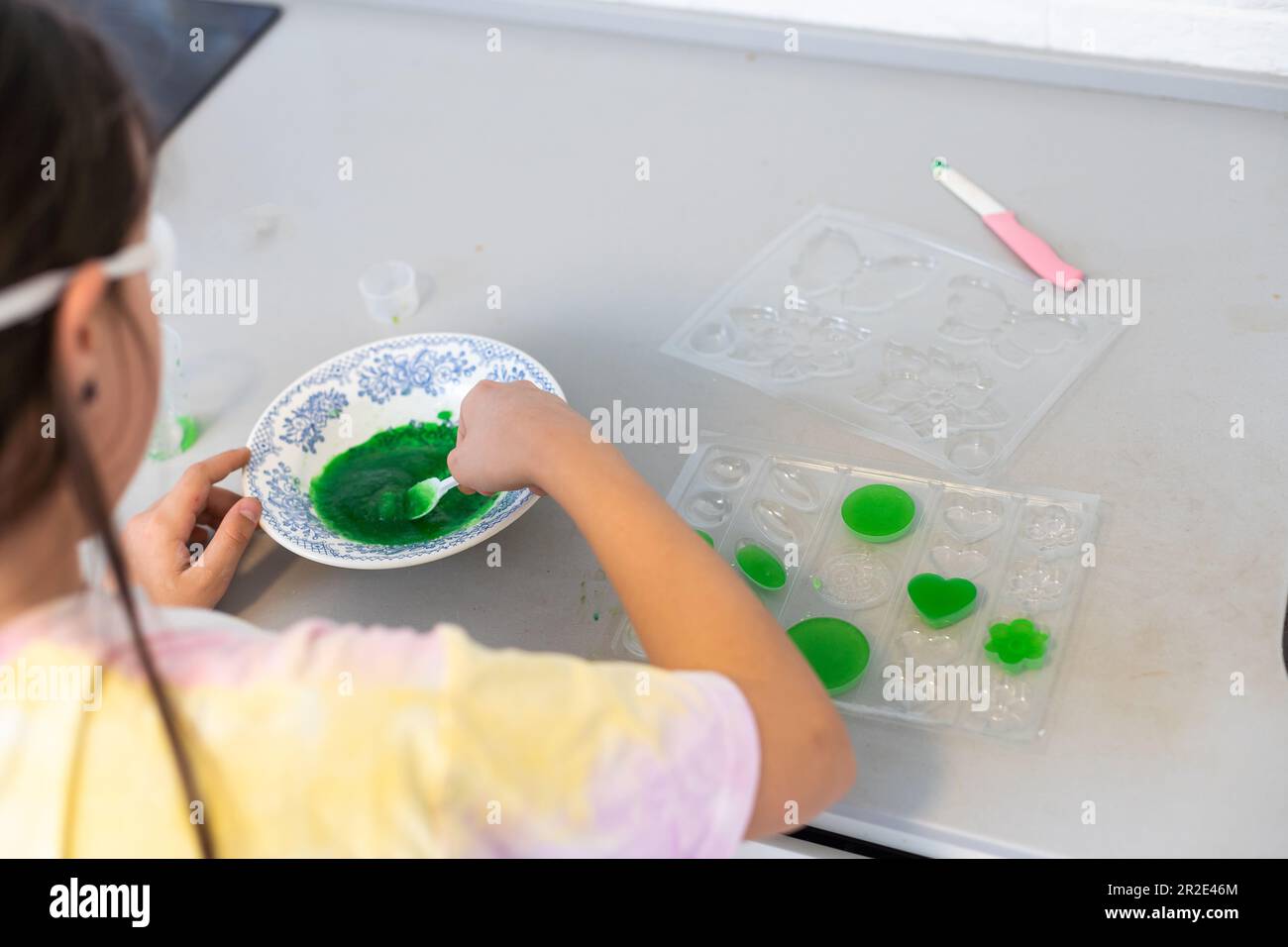 Children are learning and doing science experiments. Little girl ...