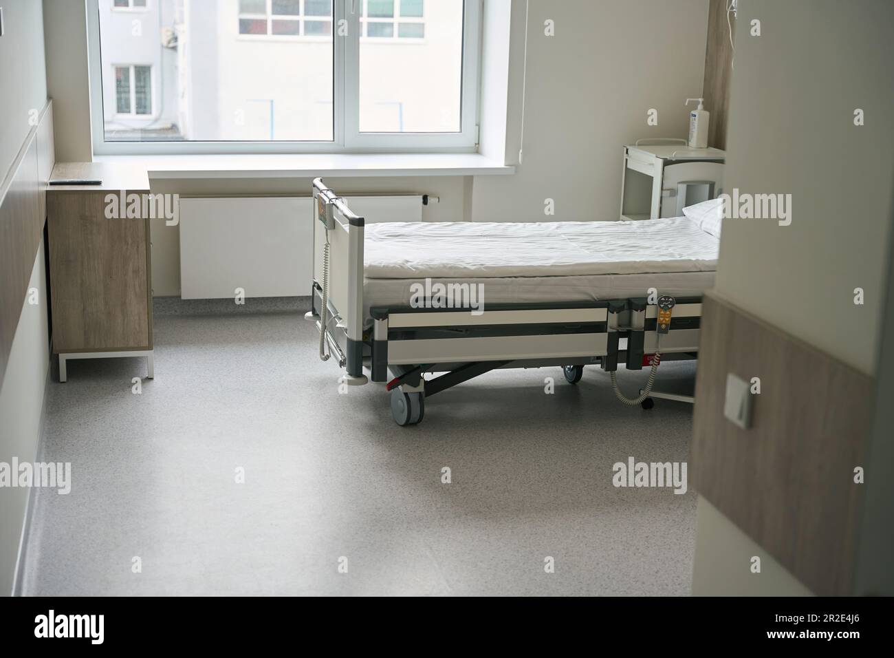 Photo of modern empty hospital room and bed Stock Photo - Alamy