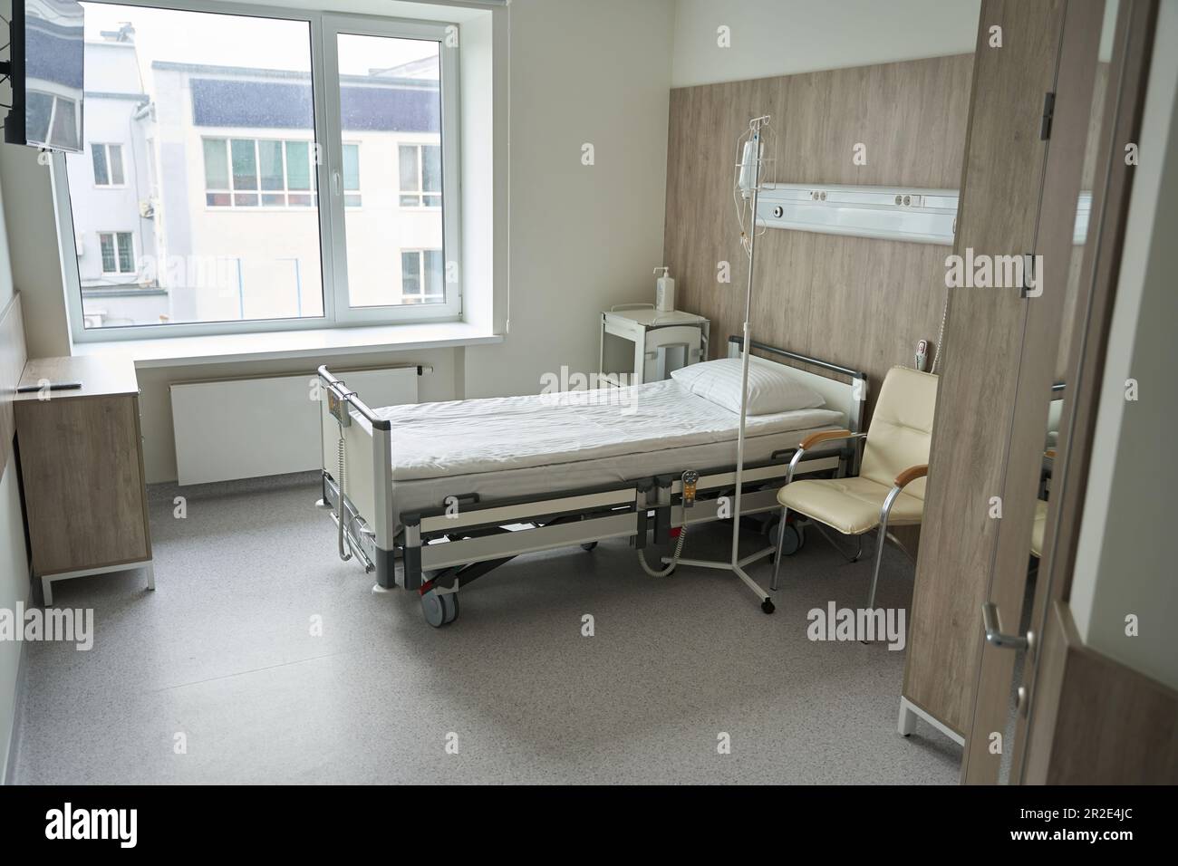 Photo of modern empty hospital room and bed Stock Photo - Alamy