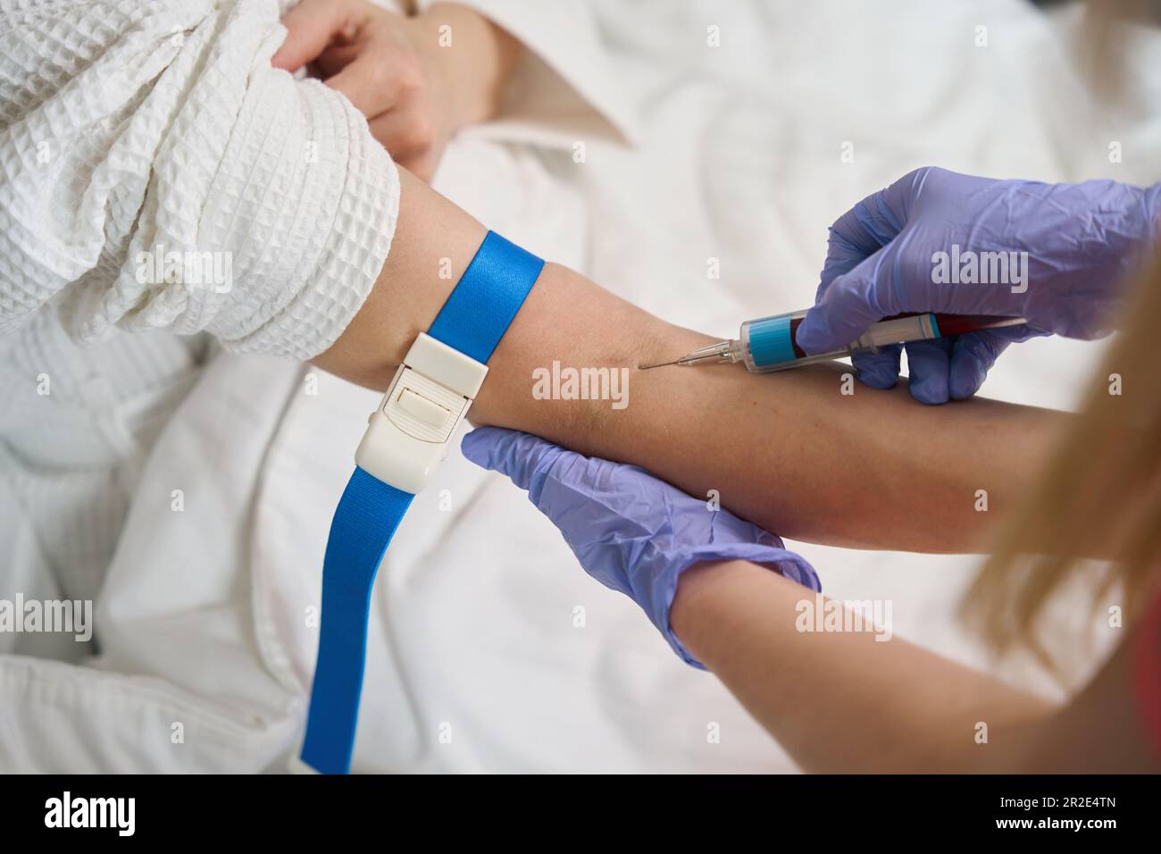Close up view on injecting medication with syringe Stock Photo - Alamy