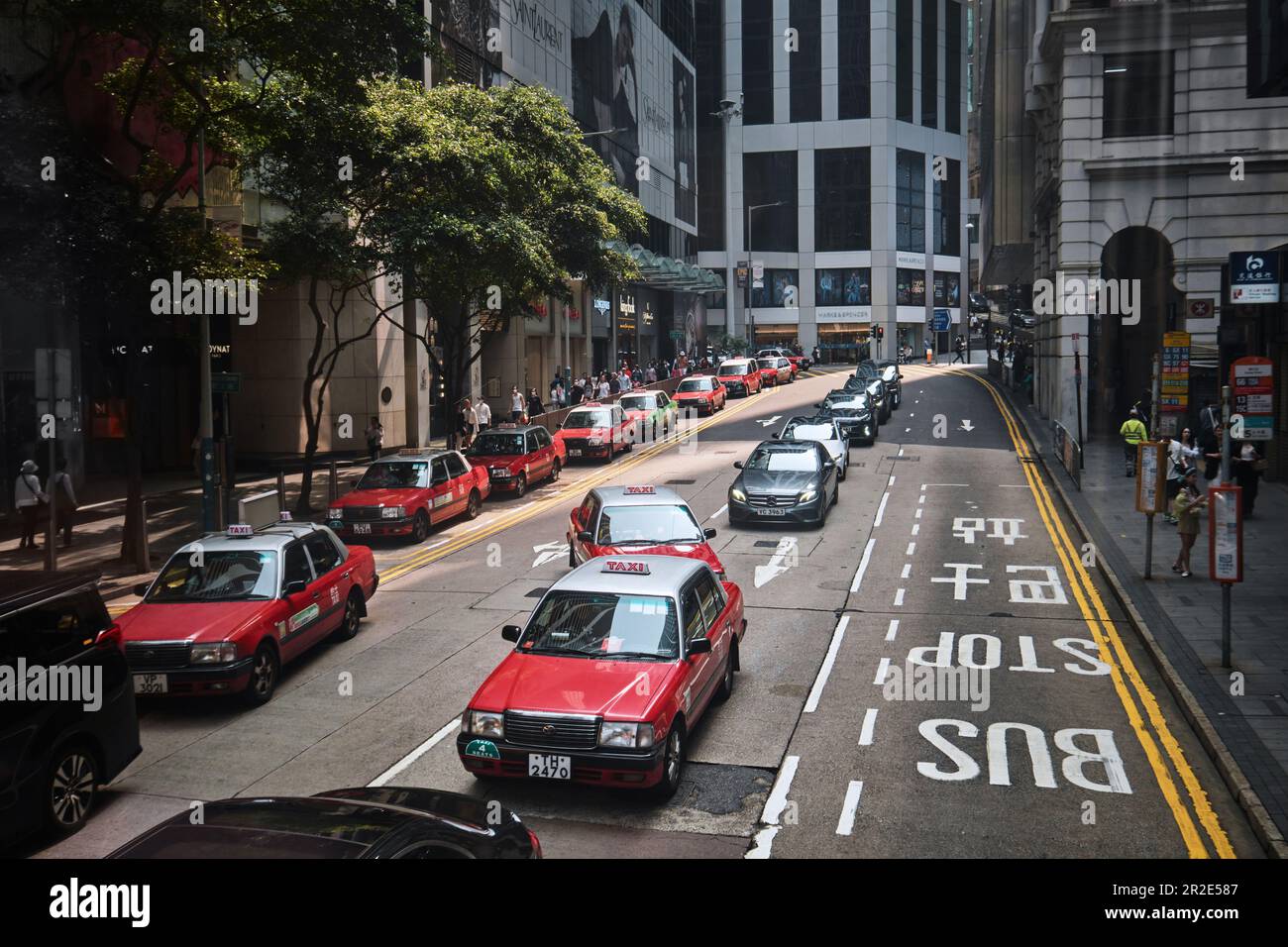 Facade sidewalk street traffic taxi cab hi-res stock photography and ...