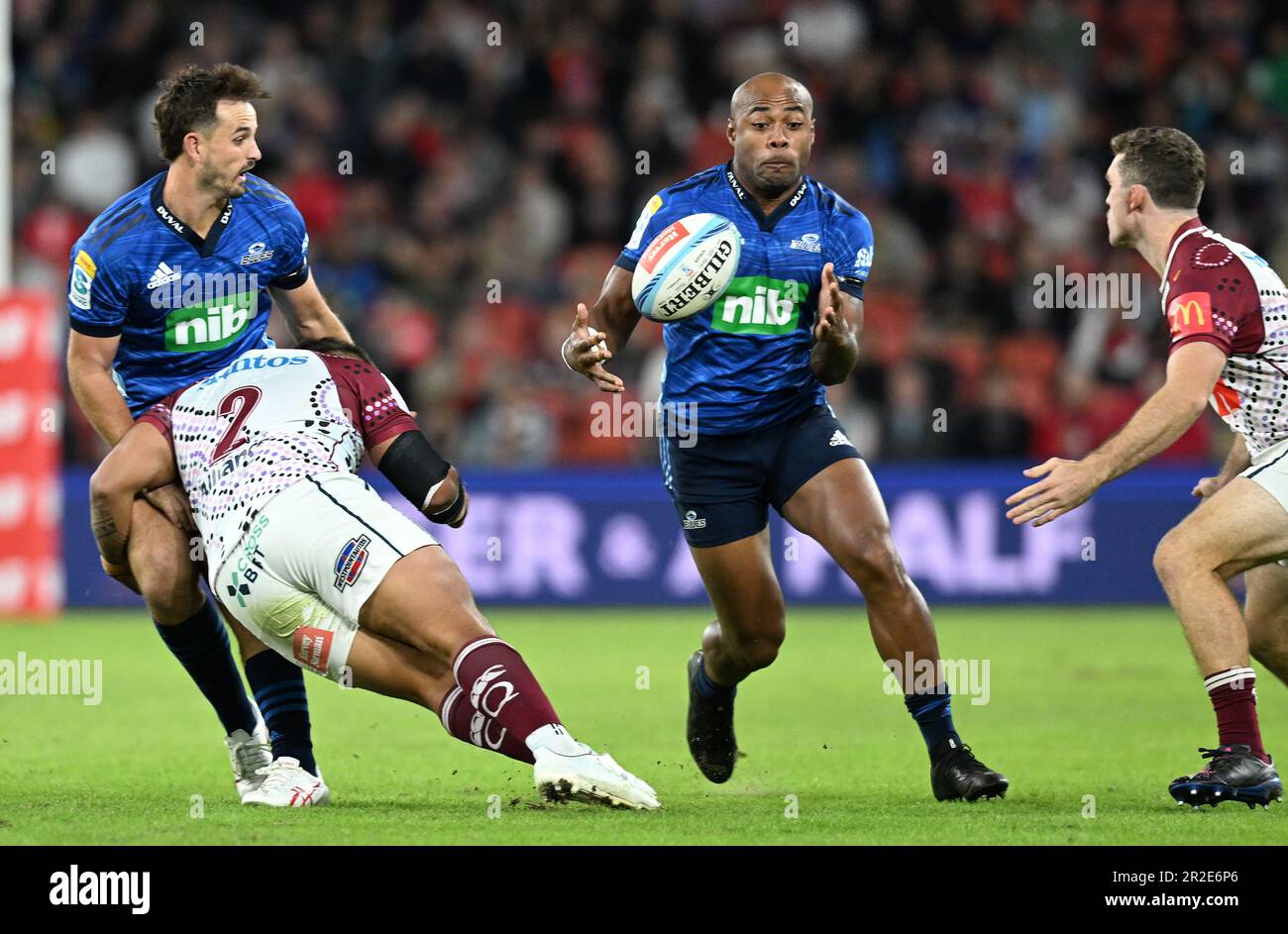 Harry Plummer (left) of the Blues passes to Mark Telea (centre) of the ...