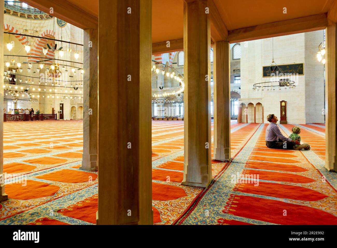 Mosque prayer hall praying hi-res stock photography and images - Alamy