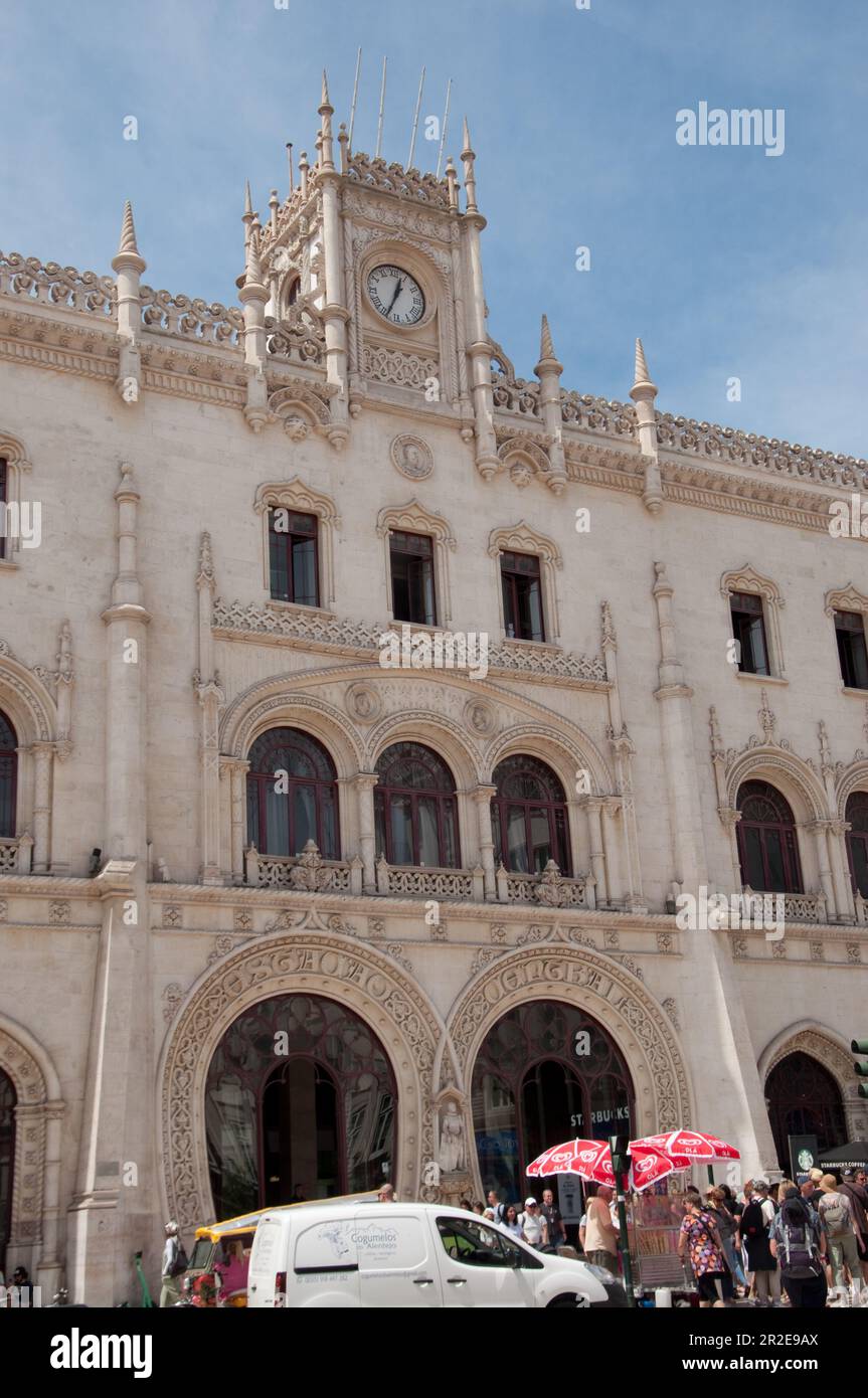 Trains to lisbon hi-res stock photography and images - Alamy