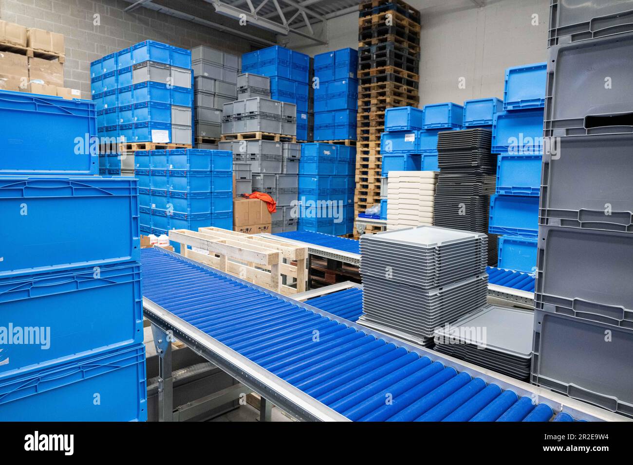 DEINZE - Smart cups in the production area of producer Goodless. The ...