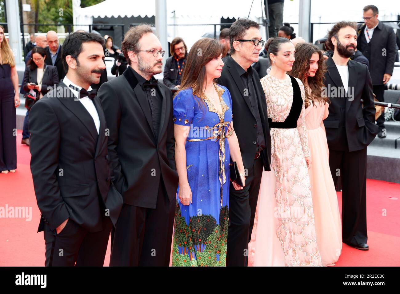 Cannes, Frankreich. 19th May, 2023. Musab Ekici, Deniz Celiloglu, Ebru ...