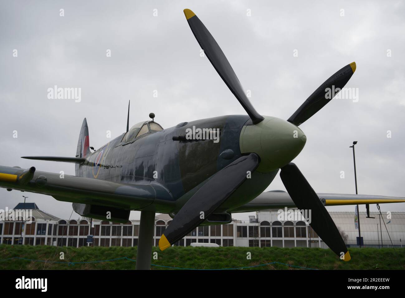Gate guardian spitfire hi-res stock photography and images - Alamy