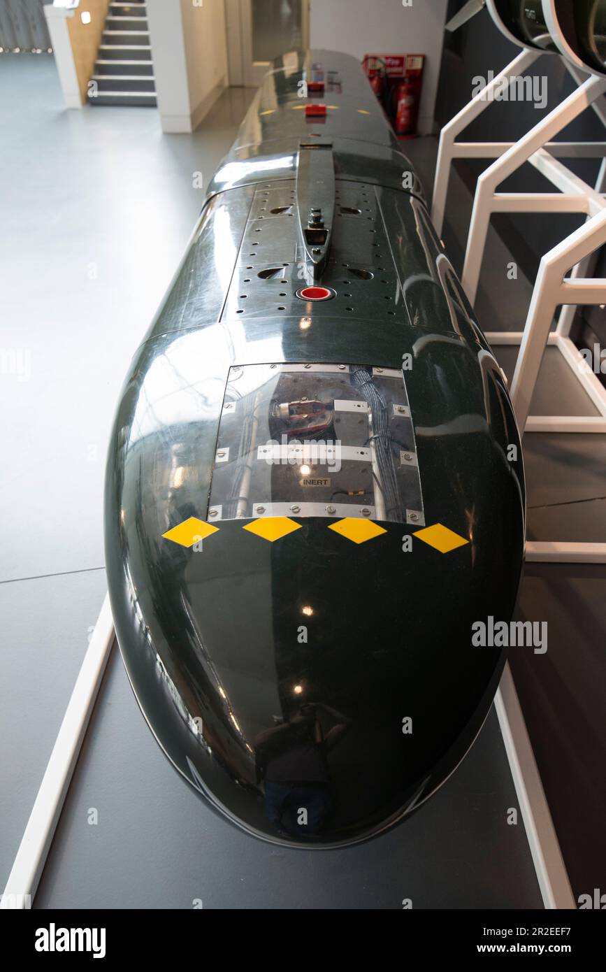 Cluster bomb hi-res stock photography and images - Alamy