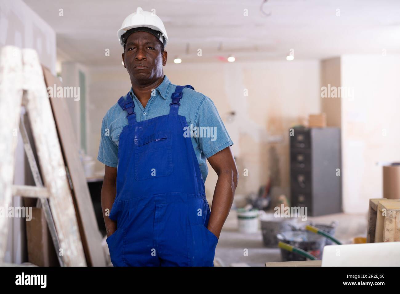Portrait of an african american civil engineer Stock Photo - Alamy