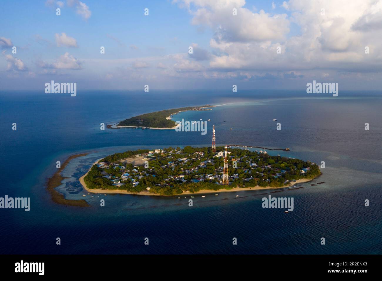 Native island of Rasdhoo and Kuramathi tourist island, Rasdhoo Atoll ...