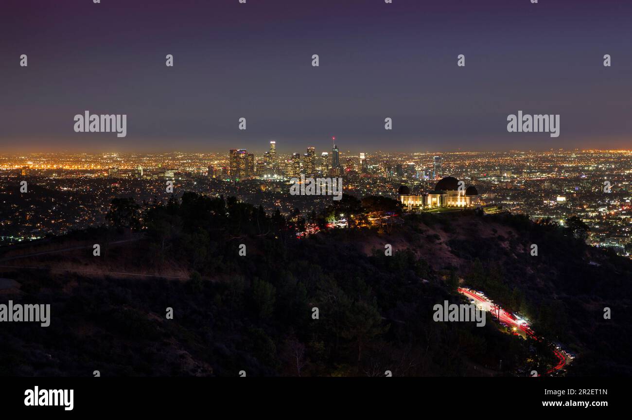Los angeles skyline at night hi-res stock photography and images - Alamy