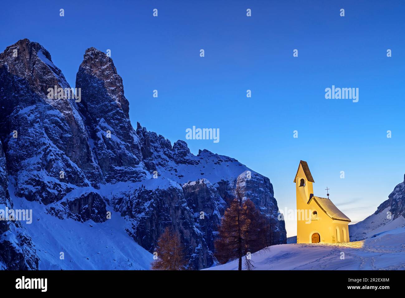 Illuminated chapel in front of rock towers of the Sella group ...