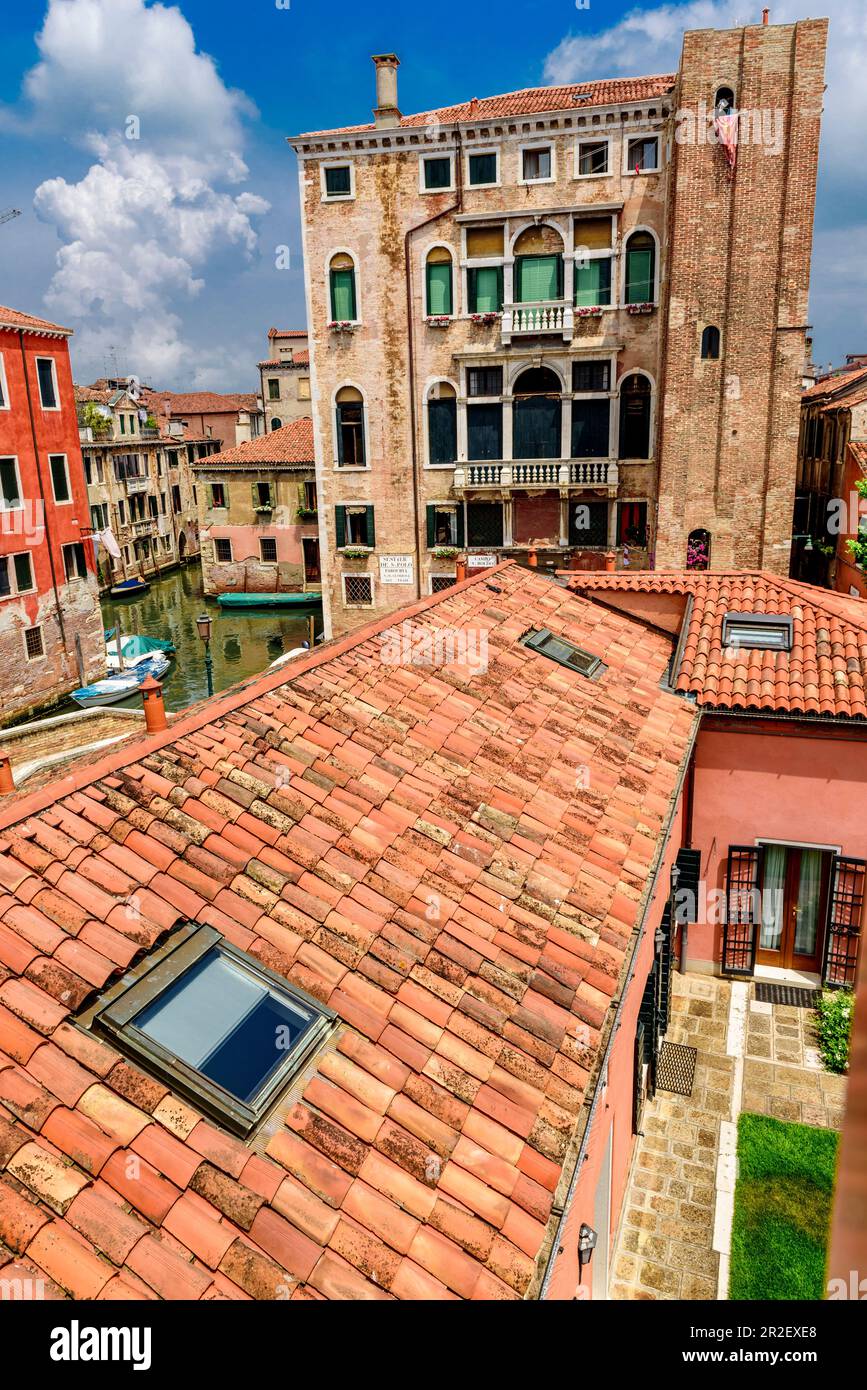 Multi-storey palace on canal with bridge, Campo San Boldo, Venice ...
