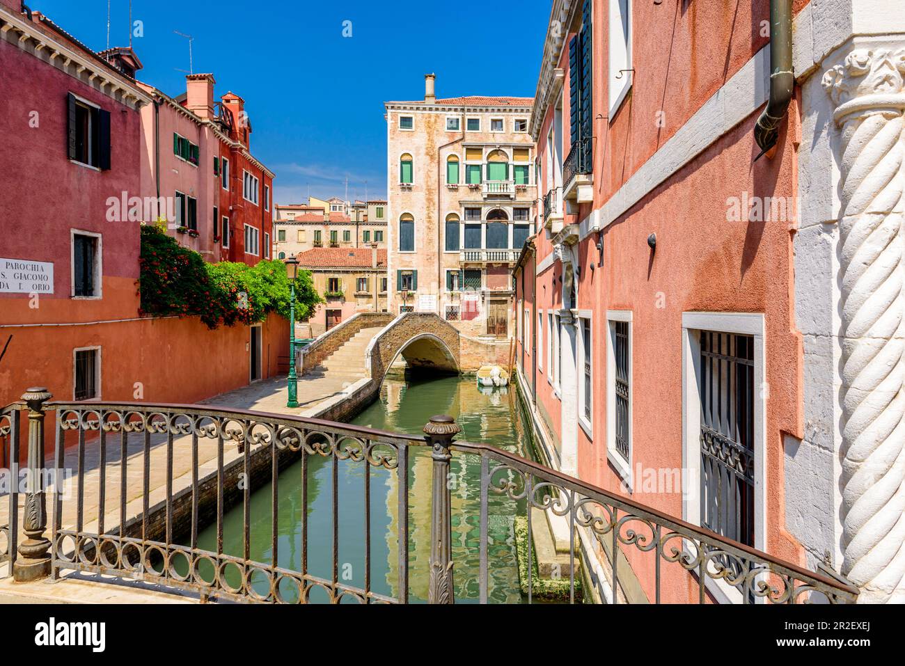 Multi-storey palace on canal with bridge, Campo San Boldo, Venice ...