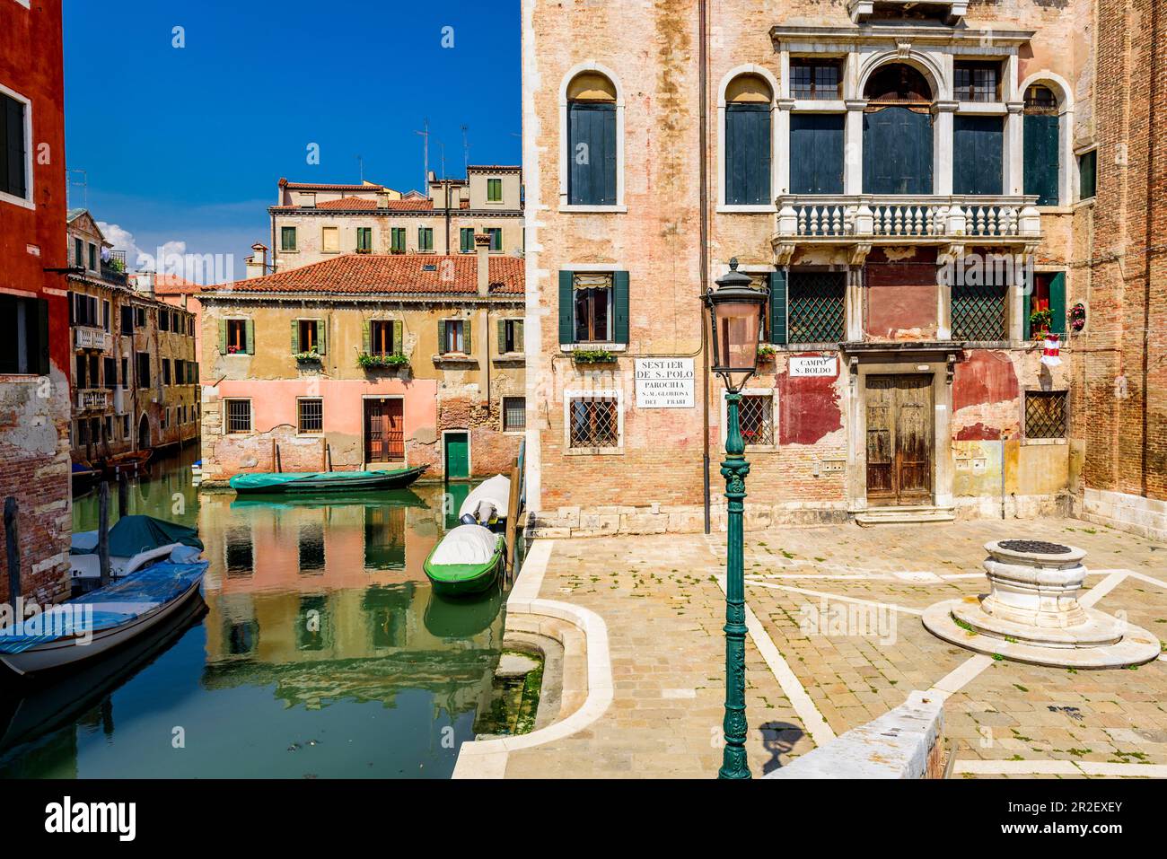 Multi storey boat hi-res stock photography and images - Alamy