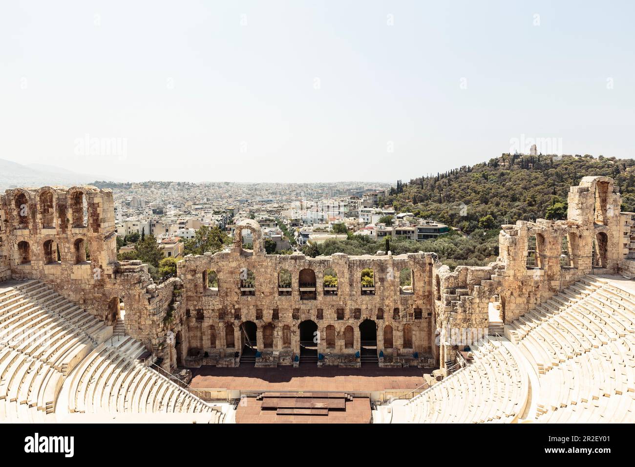 Odeon des Herodes Atticus Theater am Fu? of the Acropolis Rock, Athens ...