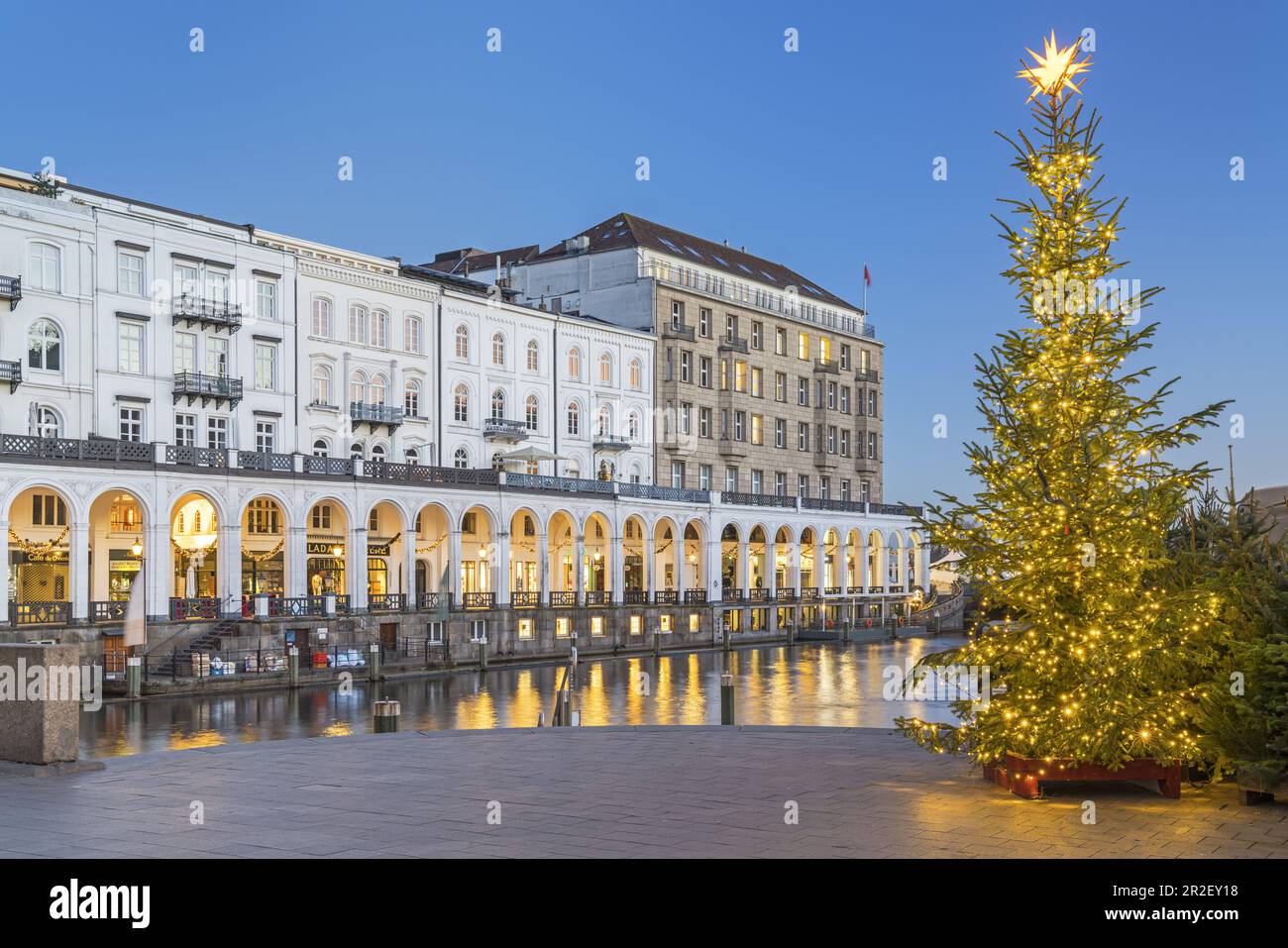 Hamburg alster arcades winter hi-res stock photography and images - Alamy