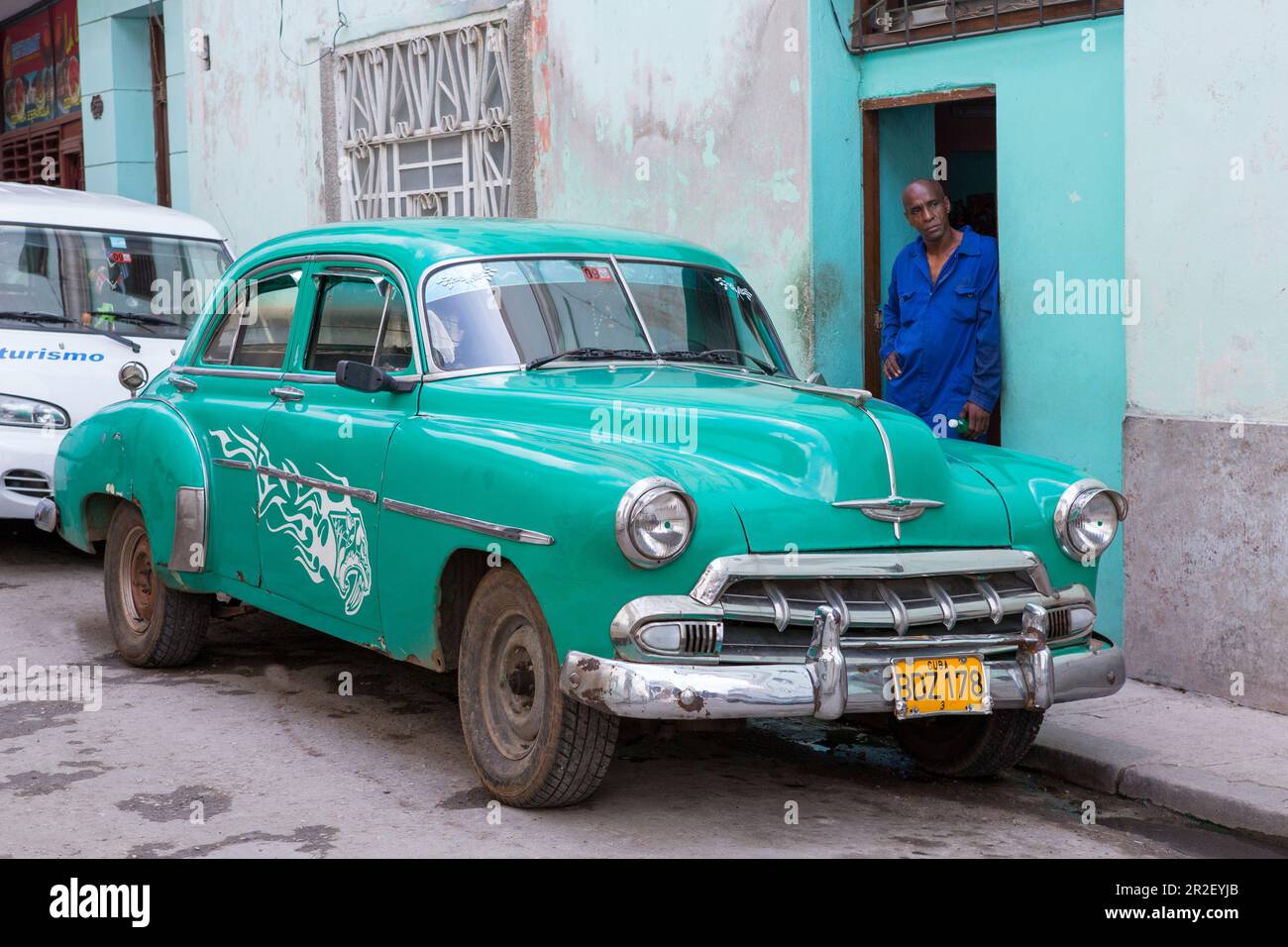 Cuban mechanic hi-res stock photography and images - Alamy
