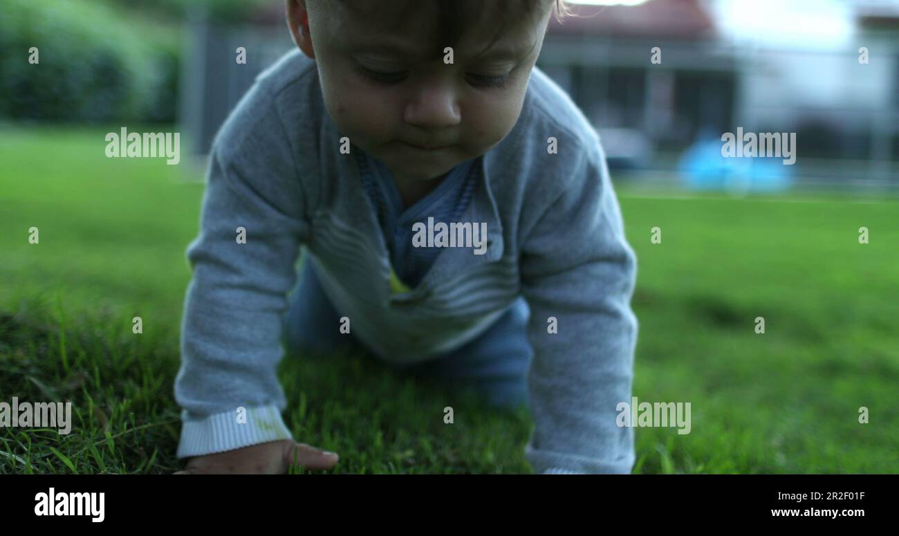 Baby crawling outside in garden hi-res stock photography and images - Alamy