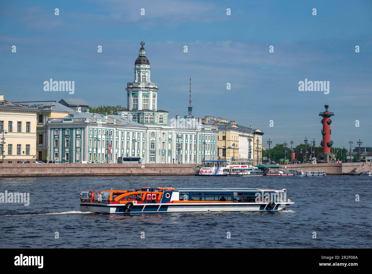 SAINT PETERSBURG, RUSSIA - MAY 14, 2023: Walking excursion boat at the ...