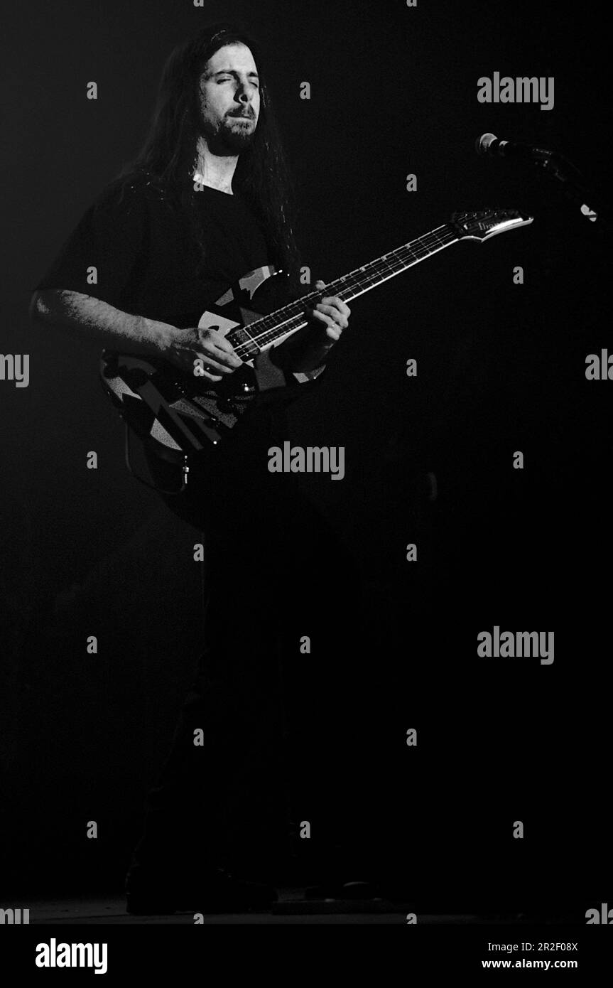 John petrucci 1995 hi-res stock photography and images - Alamy