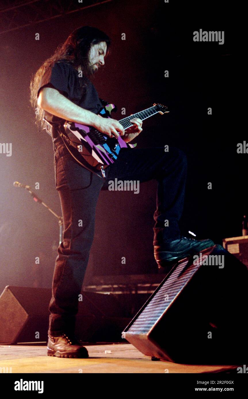 John petrucci hi-res stock photography and images - Alamy