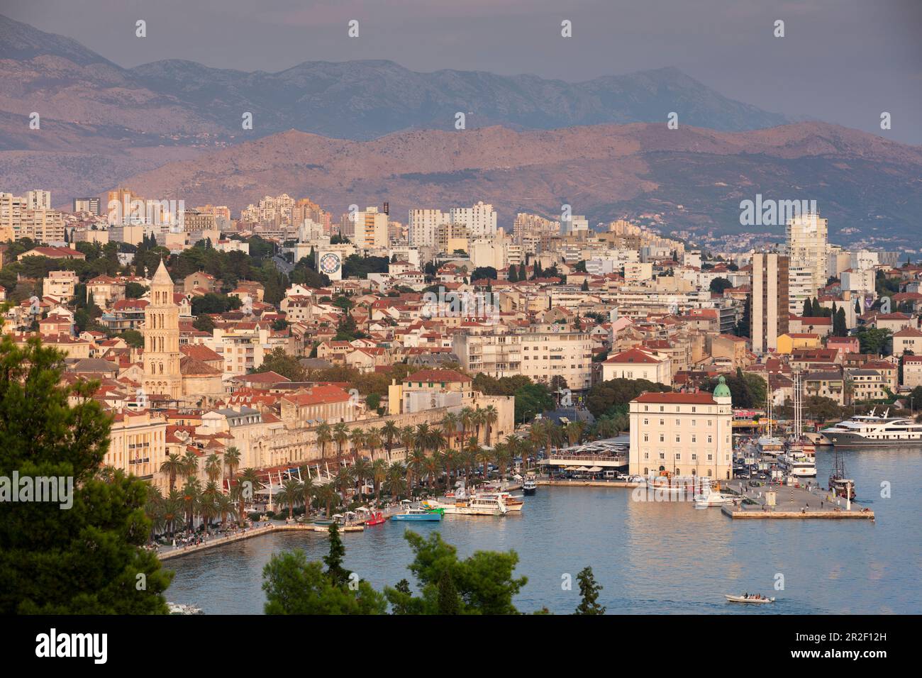 Split skyline hi-res stock photography and images - Alamy