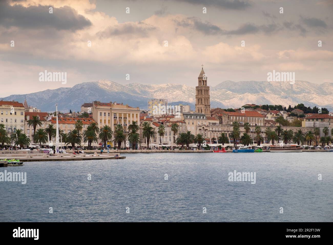 Split skyline hi-res stock photography and images - Alamy