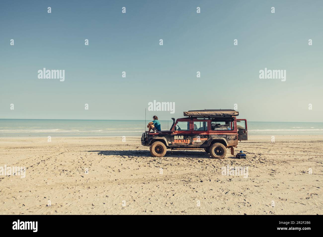 Off-road vehicle on 80 Mile Beach in Western Australia, Australia ...
