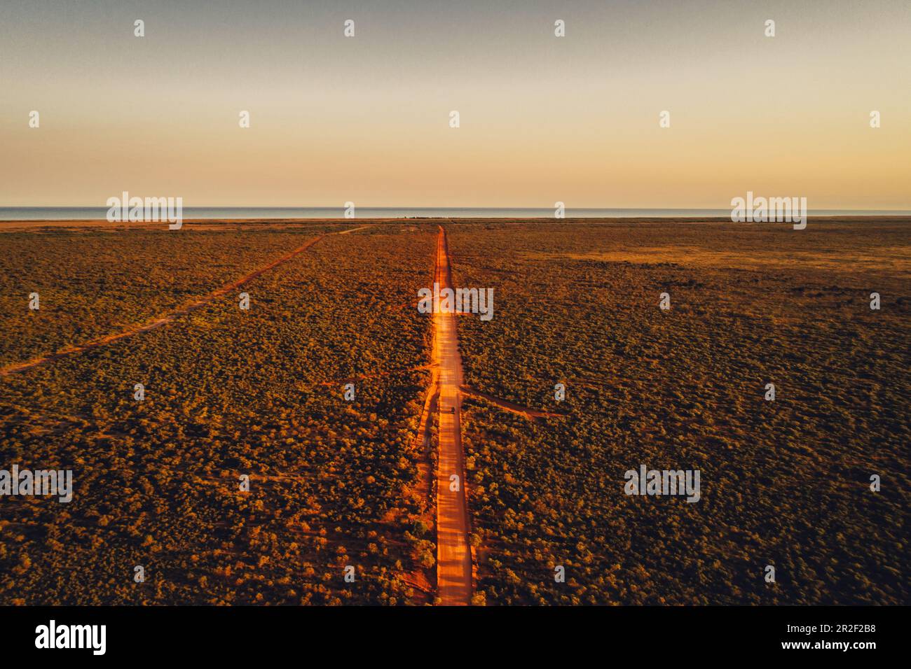 Off-road vehicle on 80 Mile Beach in Western Australia, Australia ...
