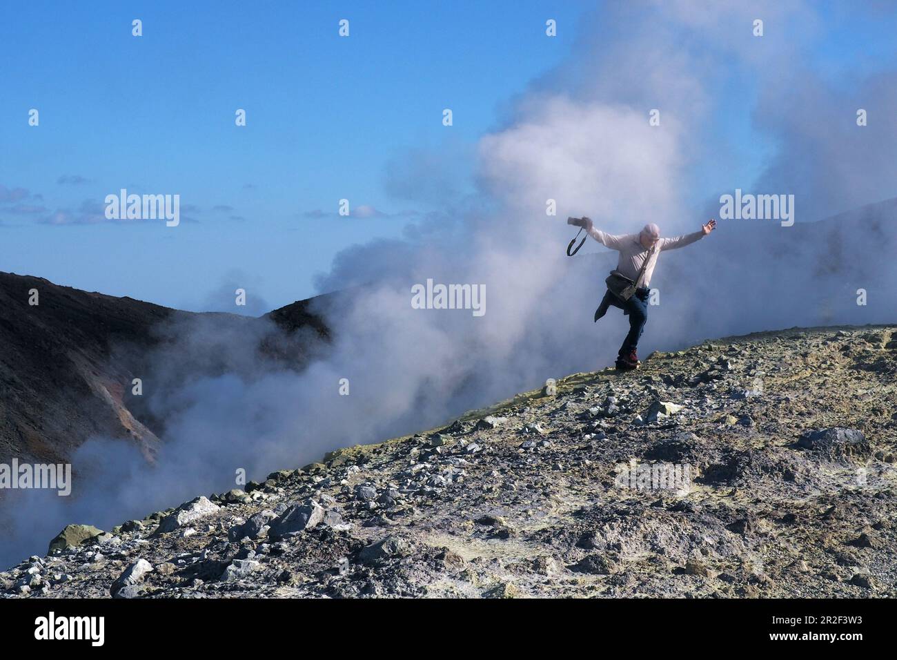 Volcano rim steam hi-res stock photography and images - Alamy