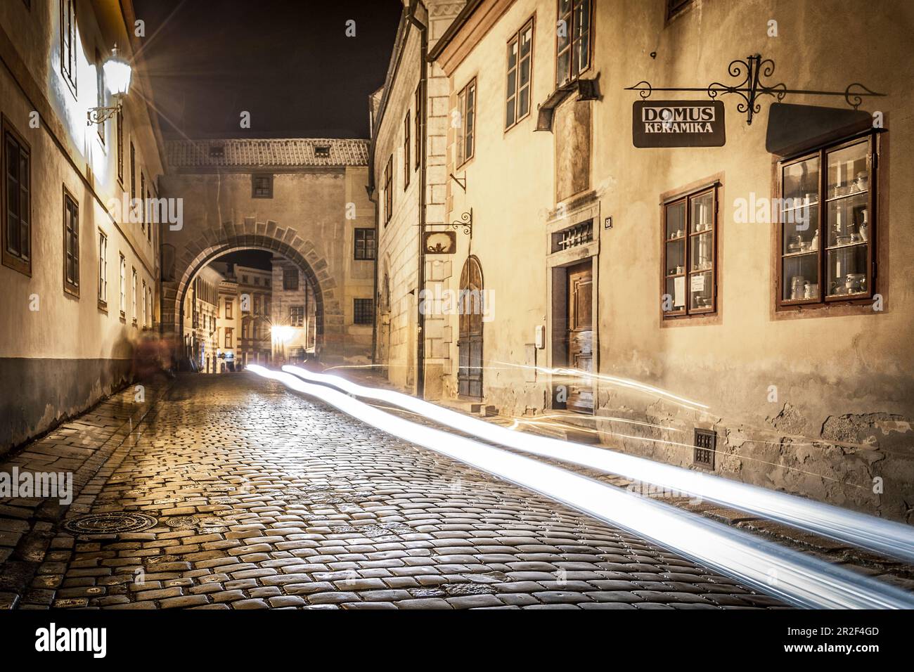 Old cobbled medieval road night hi-res stock photography and images - Alamy