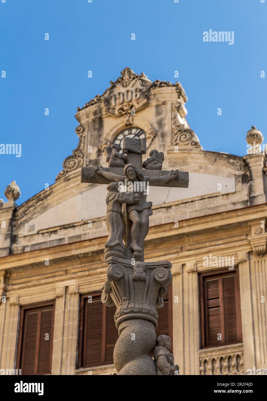Cross in front of a church on Plaza San Francisco, Havana, Cuba Stock ...