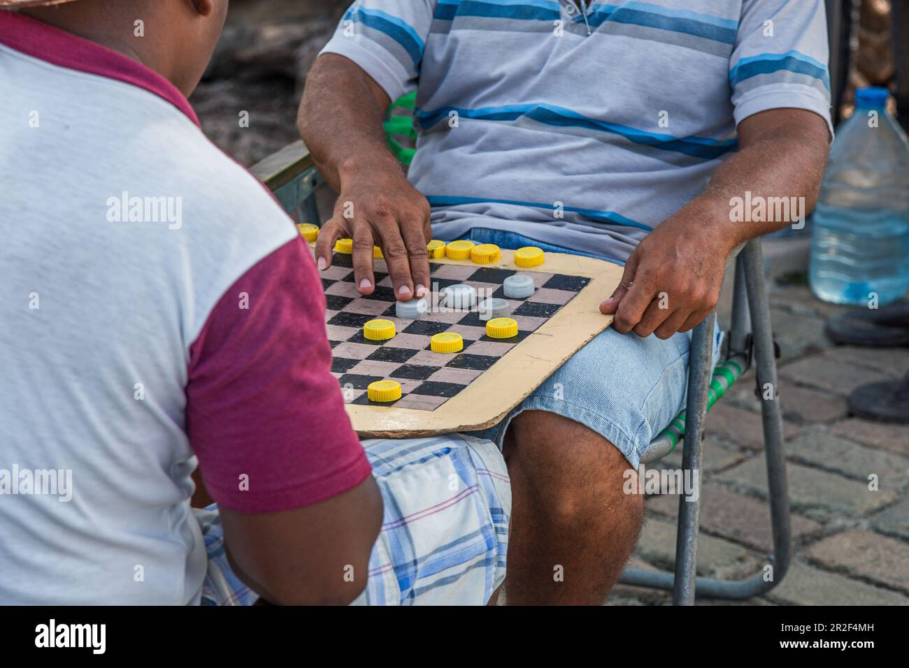 Man sit chess hi-res stock photography and images - Alamy