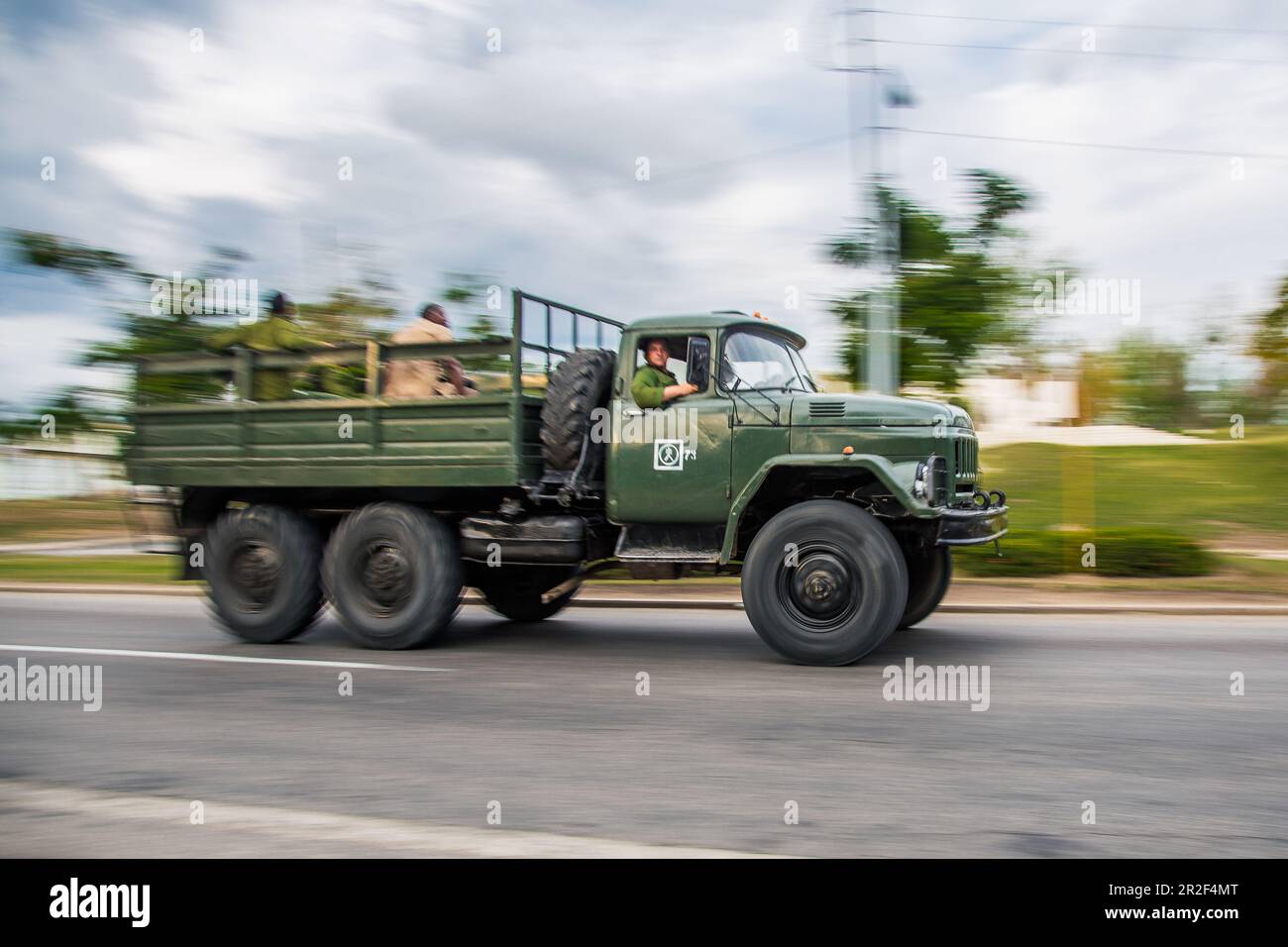 Moving truck military hi-res stock photography and images - Alamy