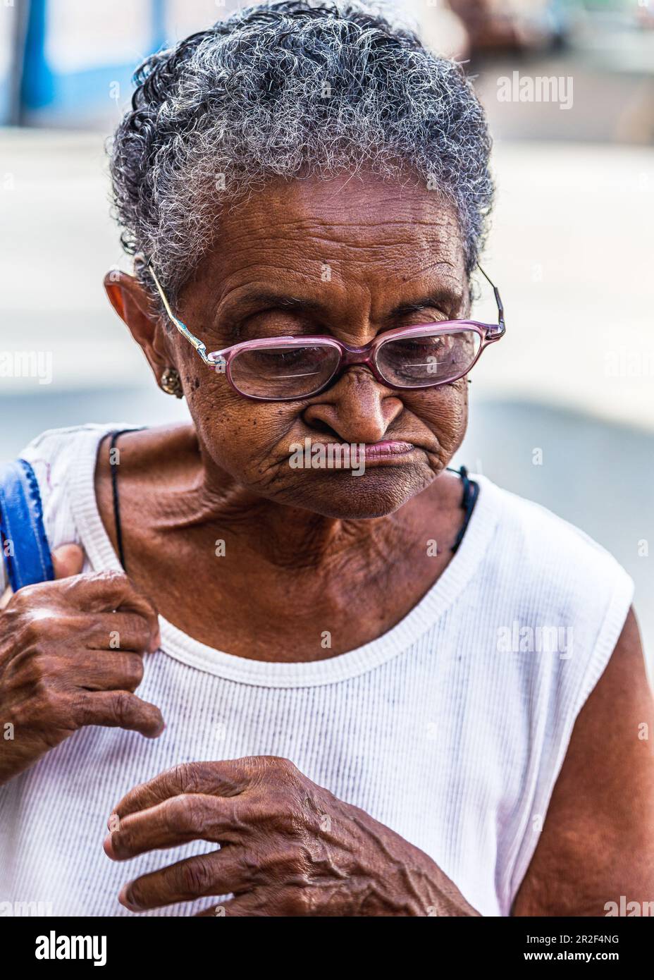 Cuban lady hi-res stock photography and images - Alamy