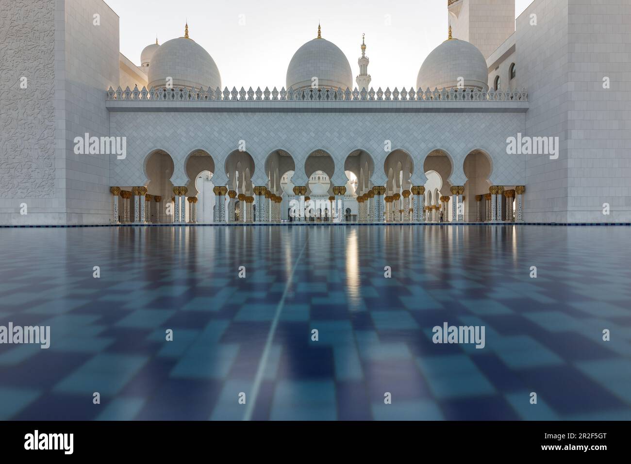 Abu dhabi mosque tile hi-res stock photography and images - Alamy
