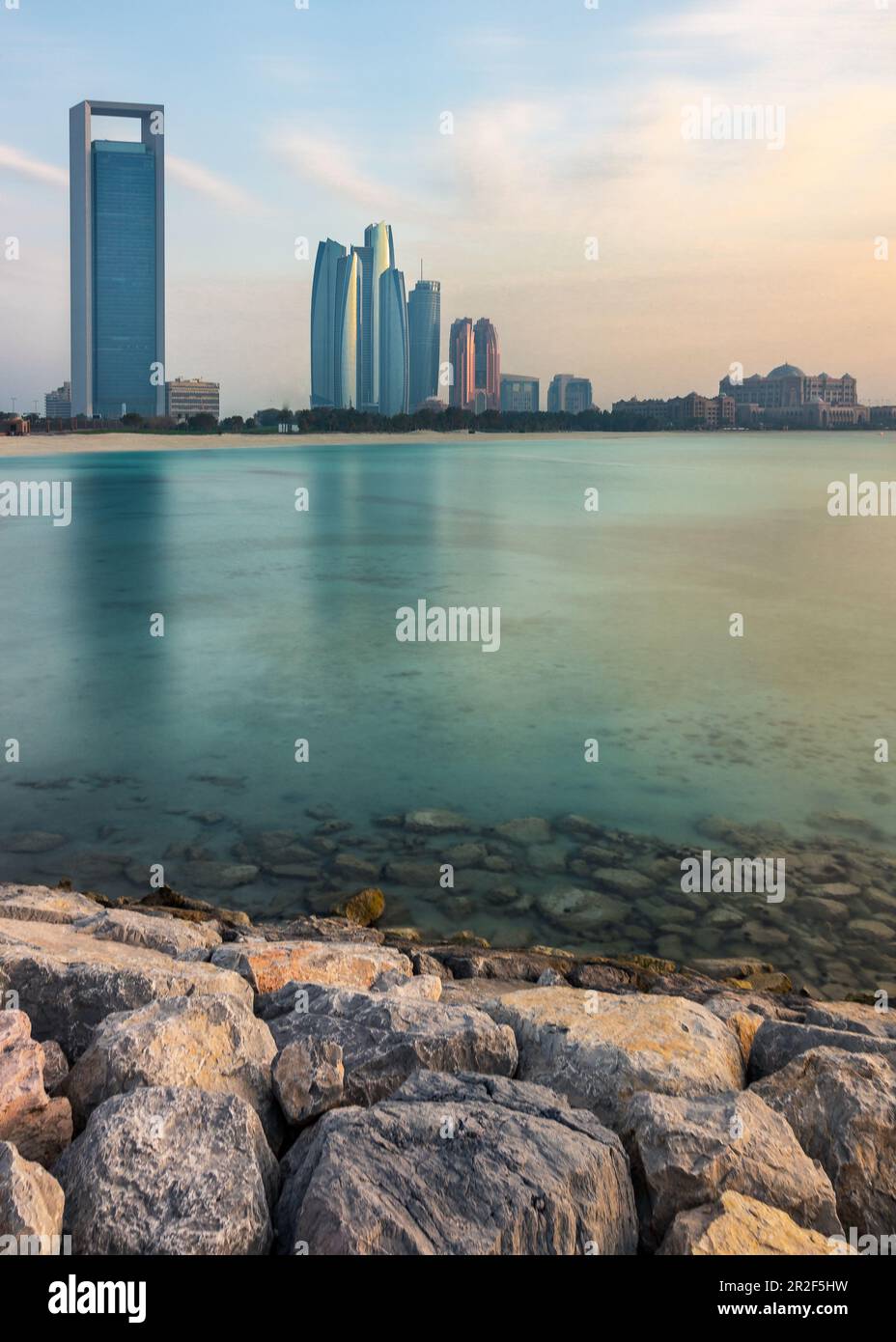 View of the Emirates Palace in Abu Dhabi, UAE Stock Photo - Alamy