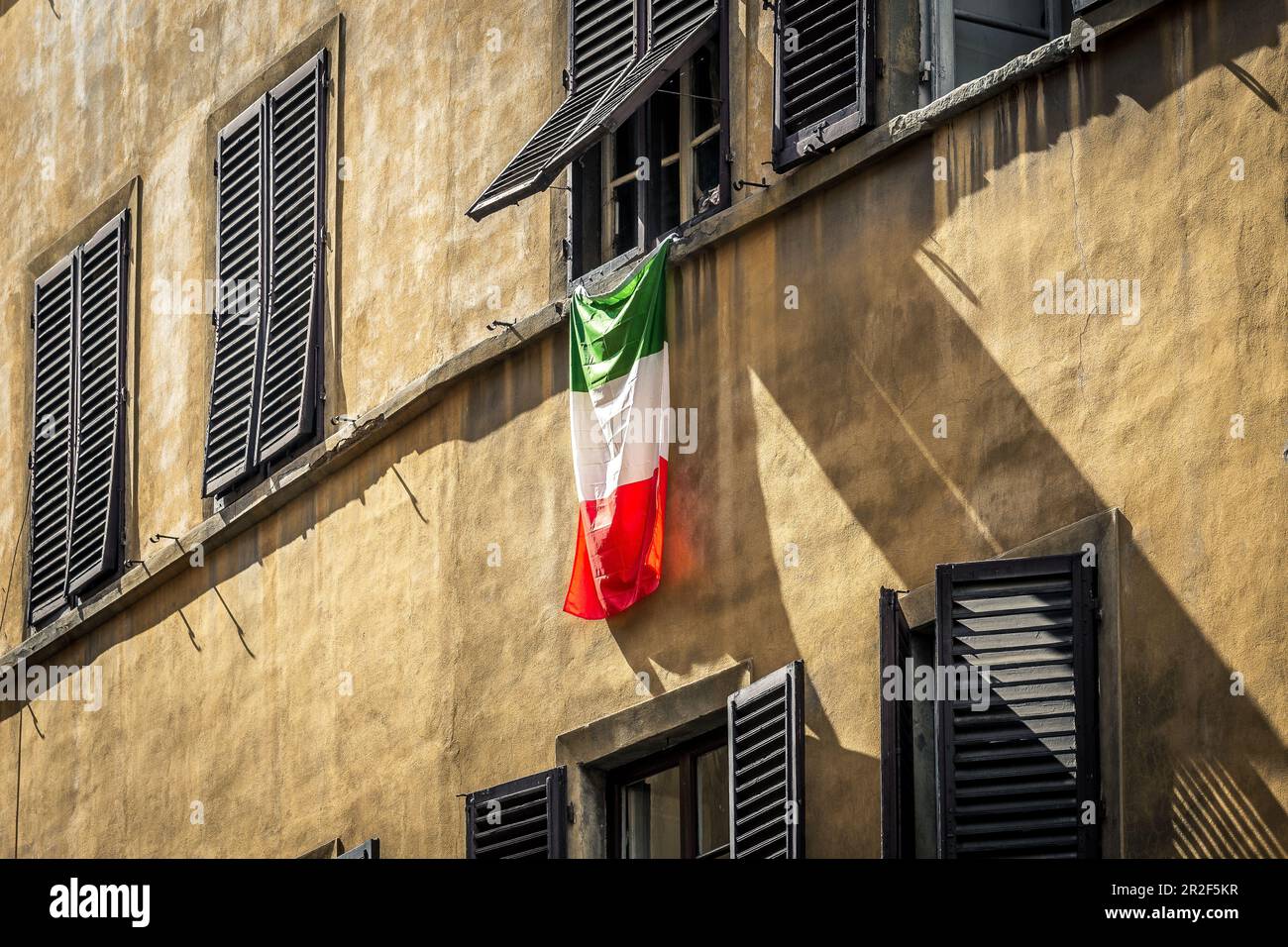 Facade of houses with Italian flag in Florence, Italy Stock Photo - Alamy