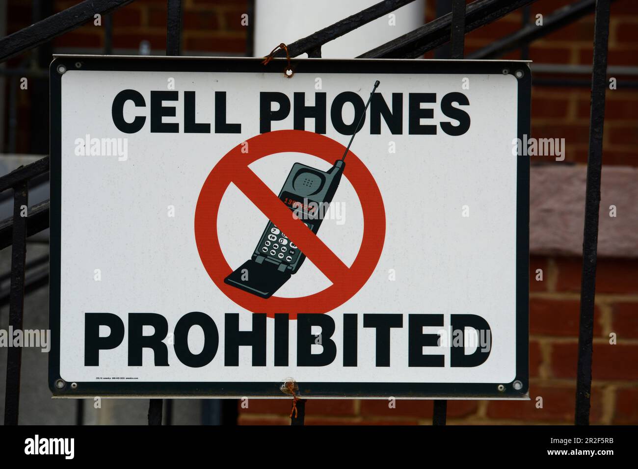 Signs banning cell phones posted at a county courthouse in Abingdon ...