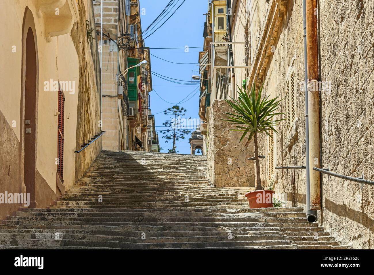 Back street in malta hi-res stock photography and images - Alamy